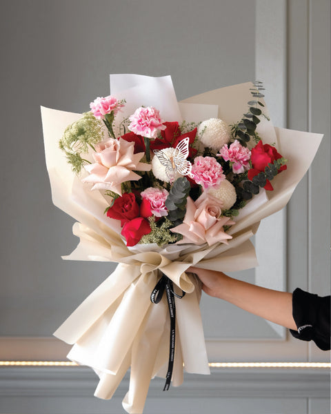Flutter & Bloom Bouquet – Madame Florist